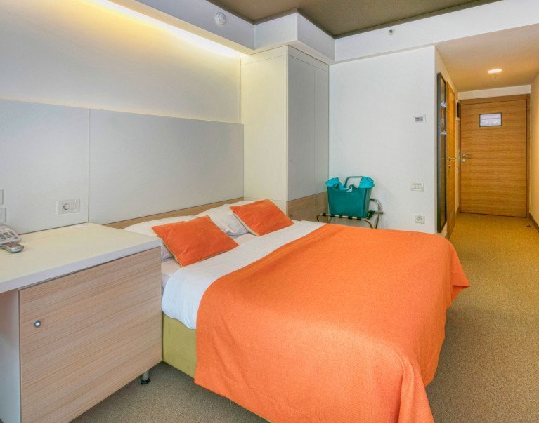 Room for people with disabilities, park side | Family hotel Vespera ...